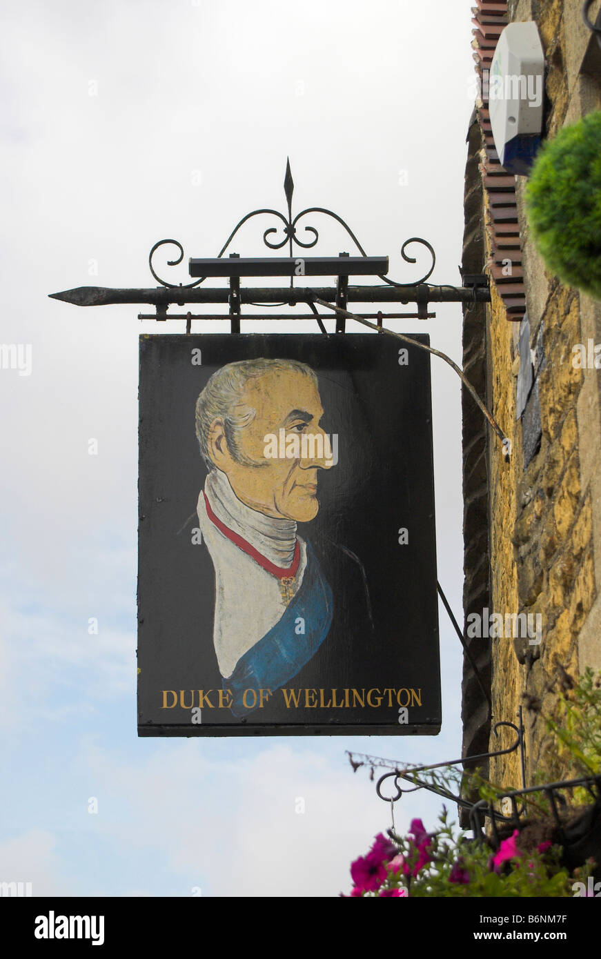 Pub sign - Duke of Wellington Stock Photo - Alamy