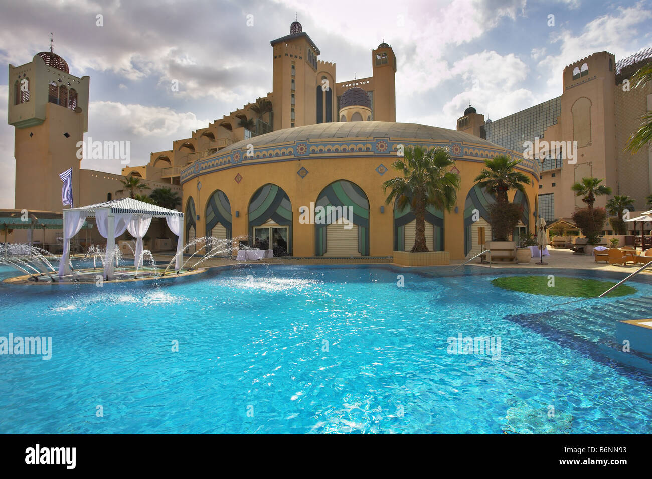 Best luxury pool in hi-res stock photography and images - Alamy
