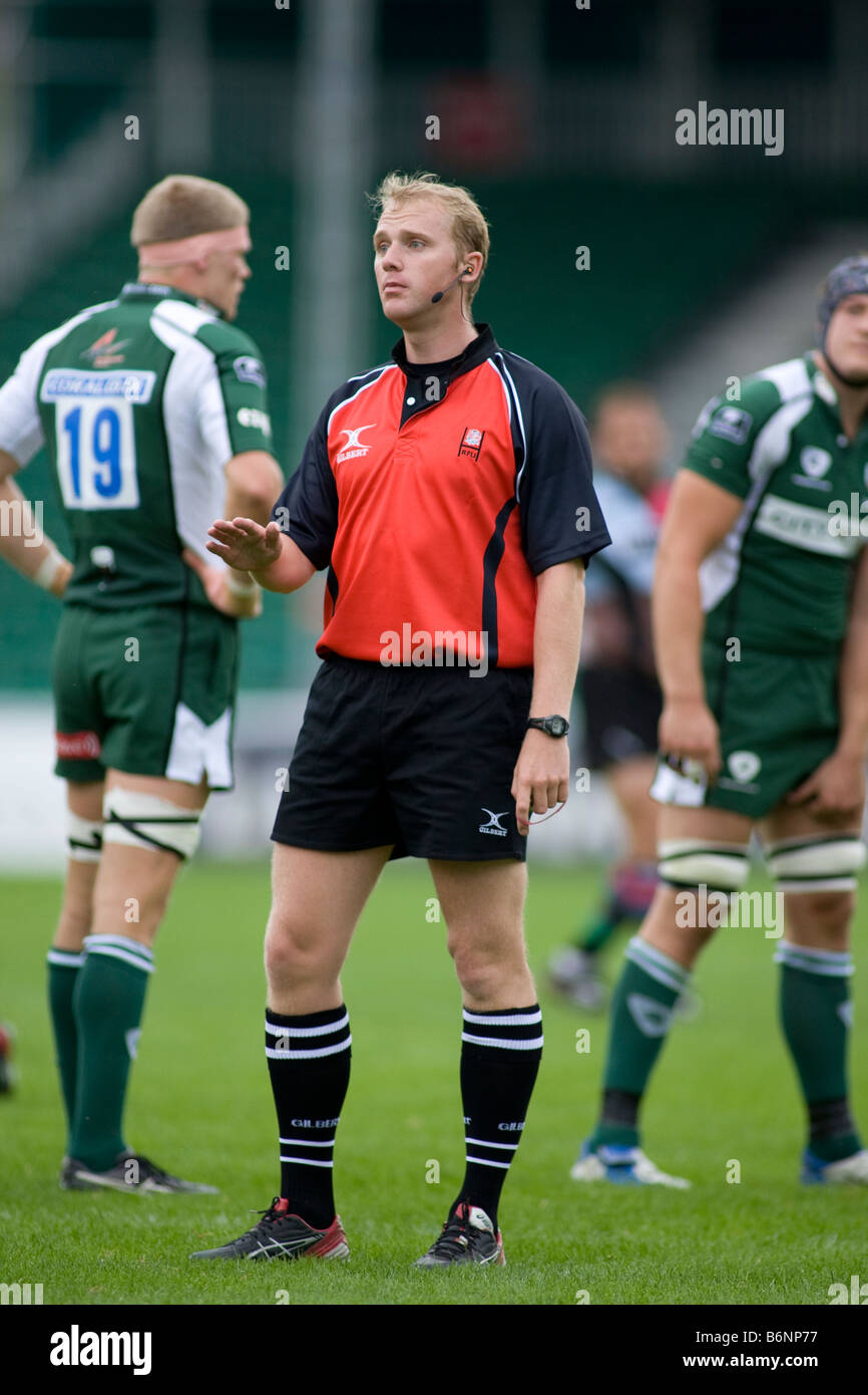 Rugby release ball referee hi-res stock photography and images - Alamy
