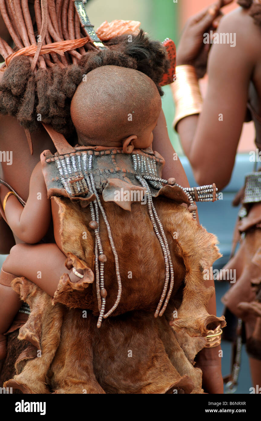 himba woman with baby opuwo namibia Stock Photo - Alamy