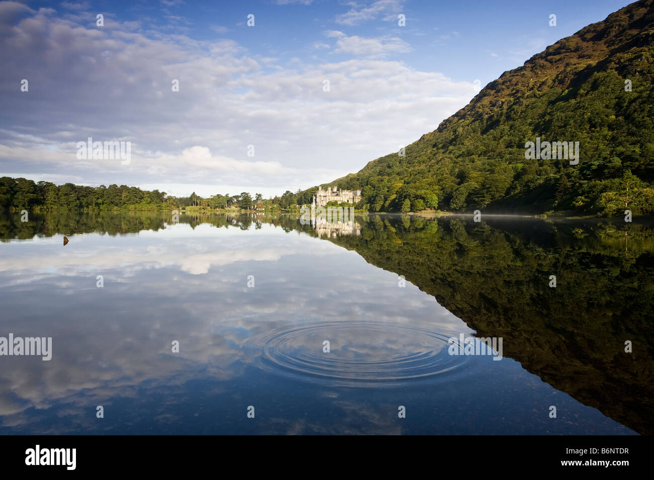 Kylemore abbey and kylemore lake hi-res stock photography and images ...