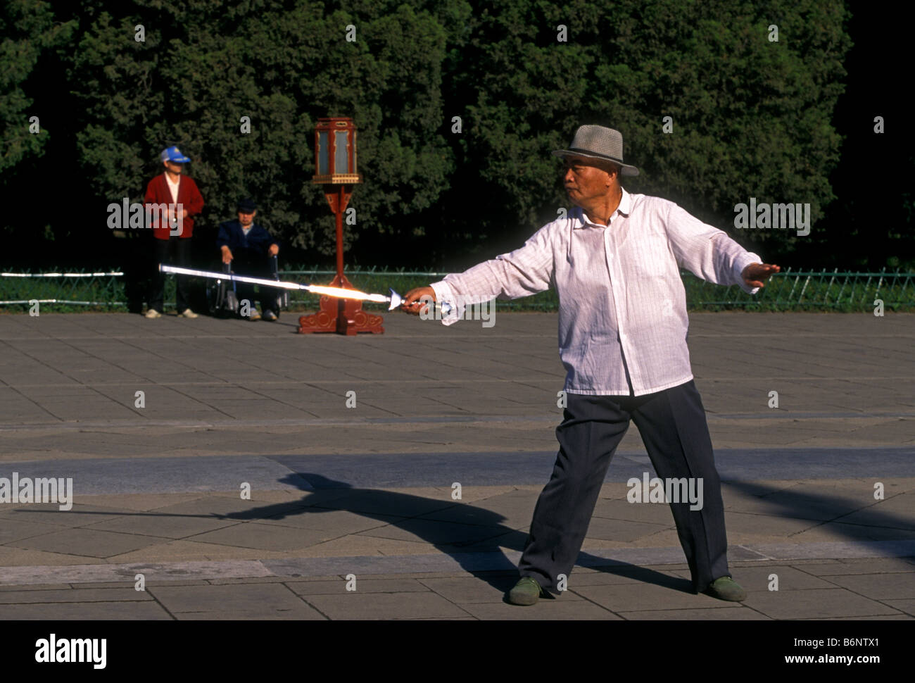 Taiji quan hi-res stock photography and images - Alamy