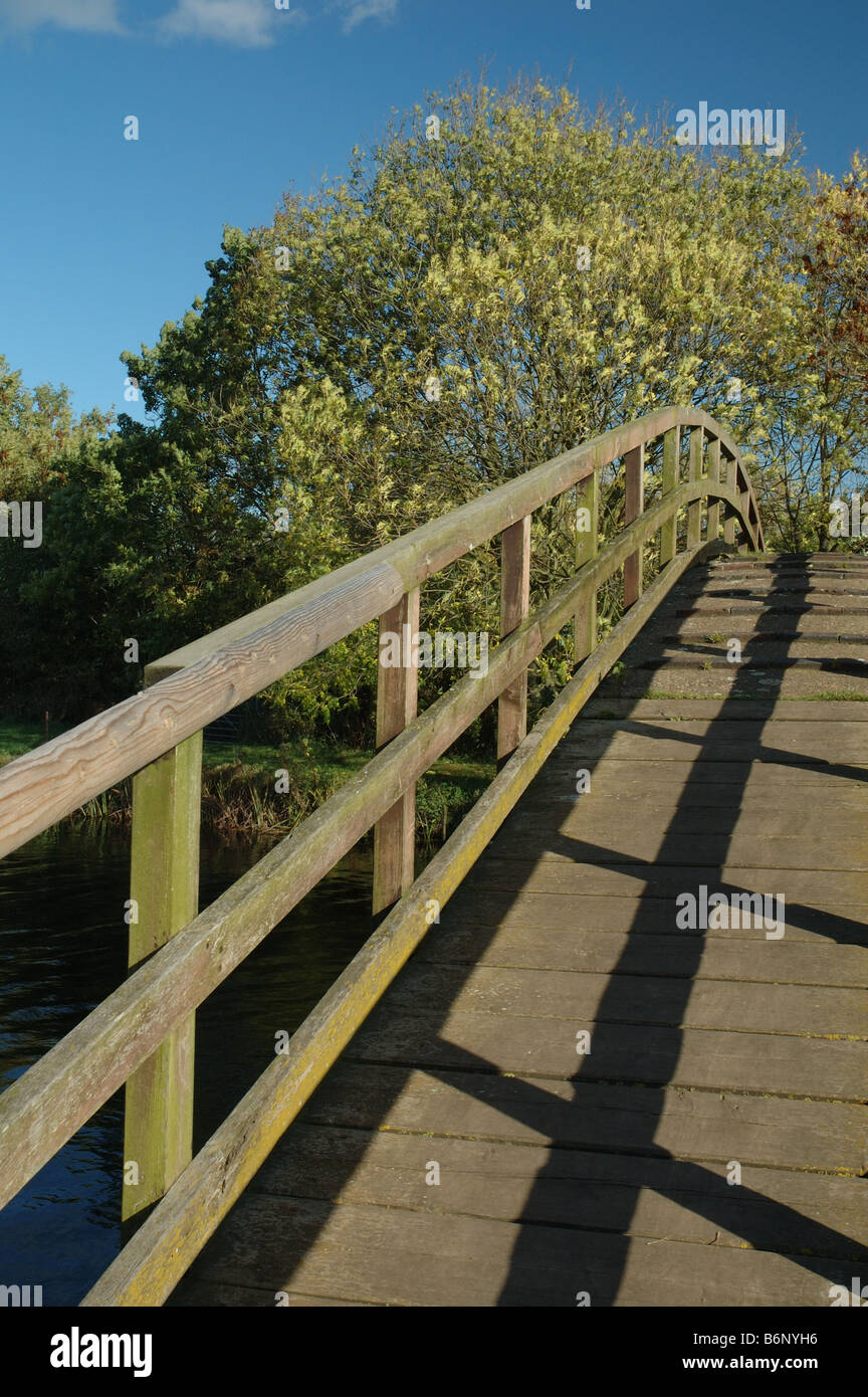 wooden footbridge over the River Soar near Sileby, Leicestershire ...