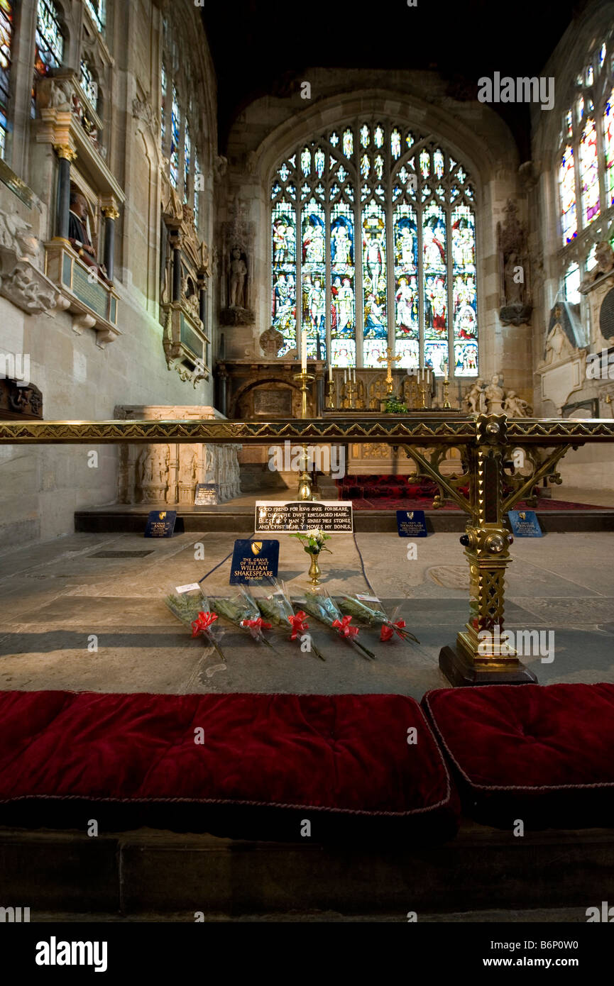 William shakespeare grave hi-res stock photography and images - Alamy
