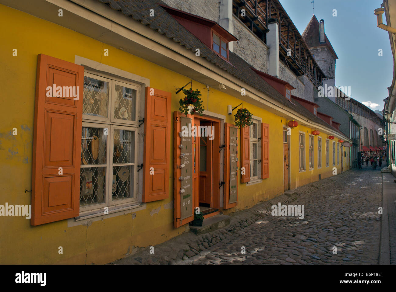 Street in old town tallinn hi-res stock photography and images - Alamy