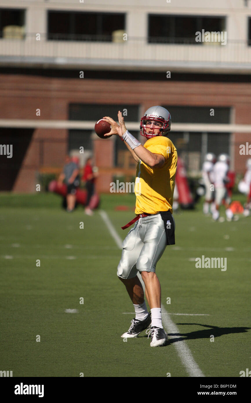 Quarterback pass hi-res stock photography and images - Alamy