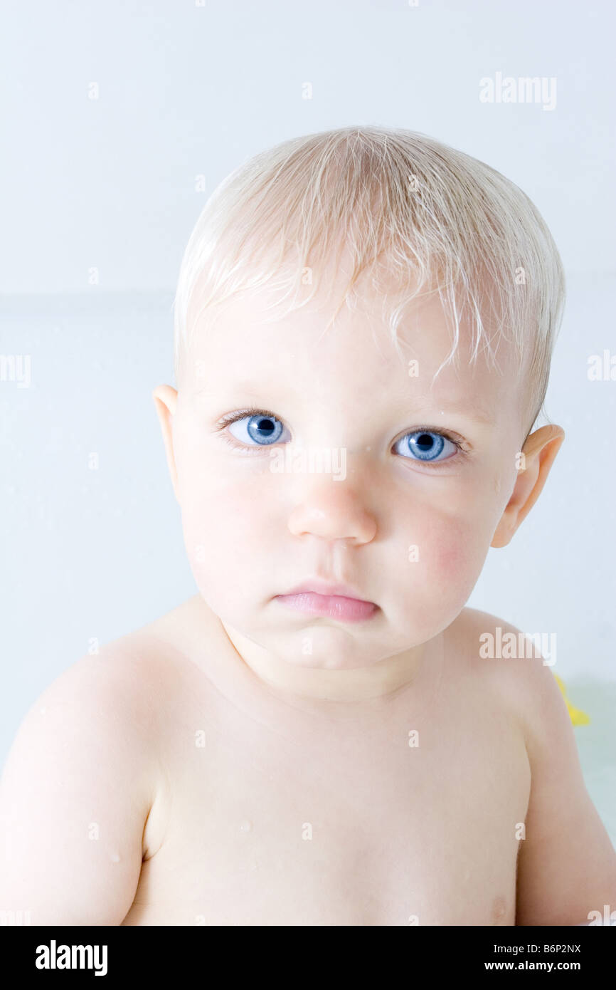 Child stare at baby hi-res stock photography and images - Alamy