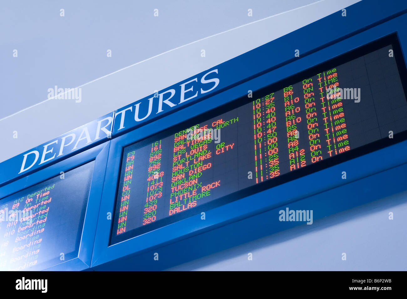 On time flights hi-res stock photography and images - Alamy