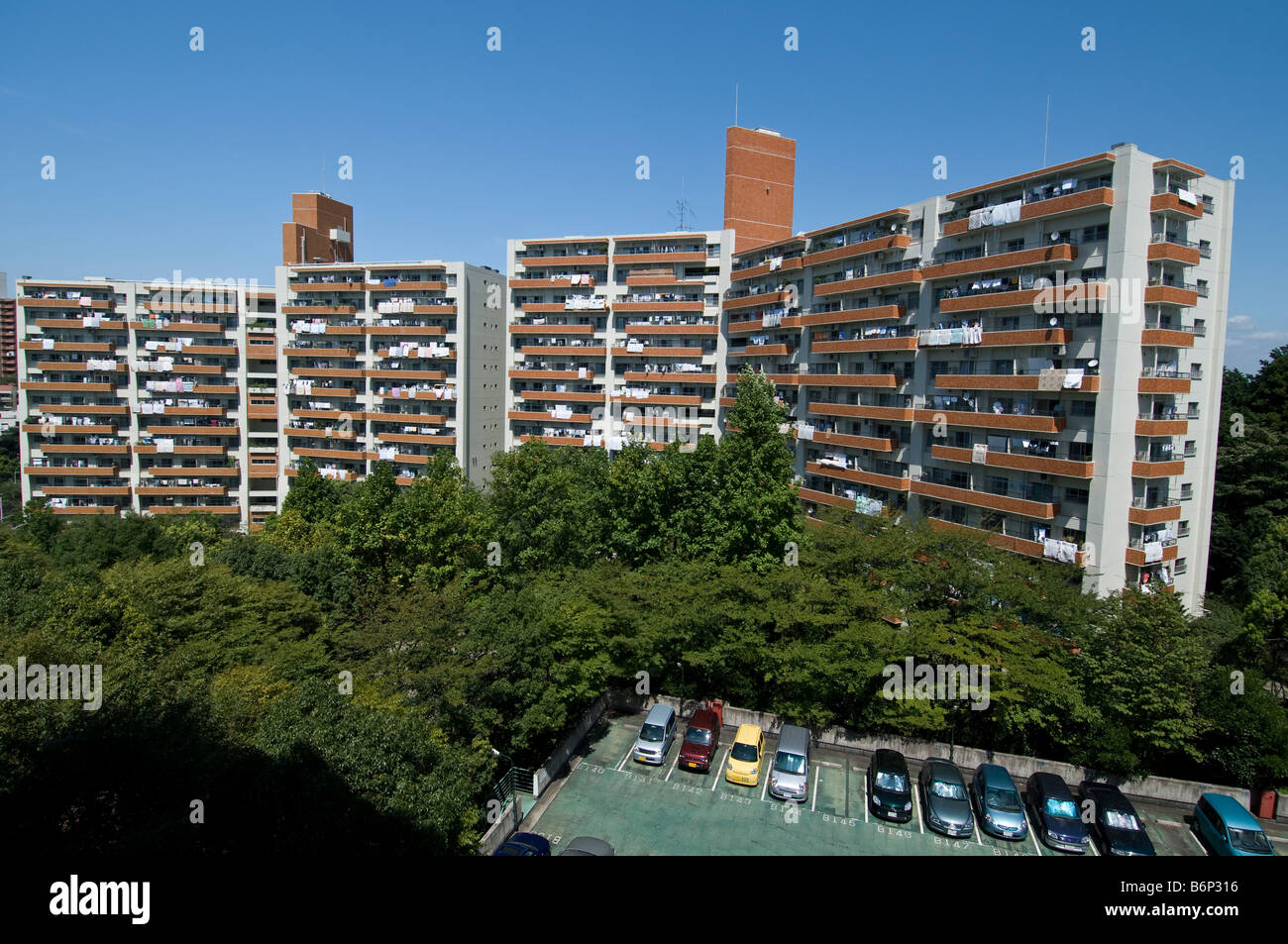 Japan apartment building hi-res stock photography and images - Alamy