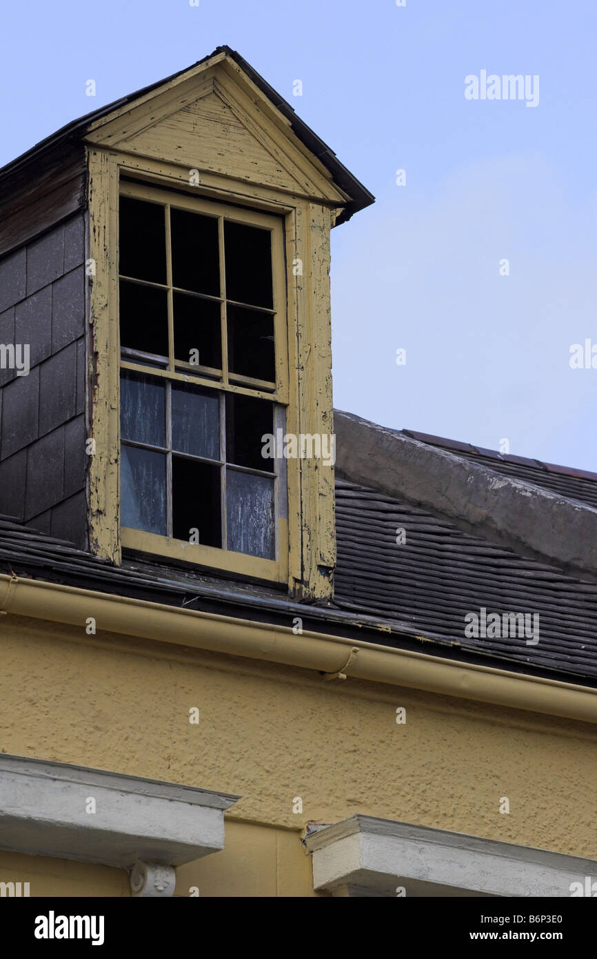 Glass missing from windows hi-res stock photography and images - Alamy