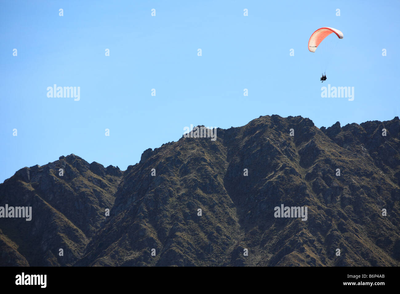 Para glider enjoying spectacular scenery above Lak Wakatipu, New ...