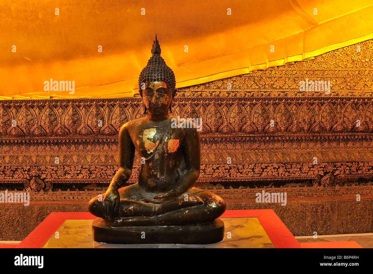 Small Buddha image beside the reclining Buddha in Wat Pho temple ...