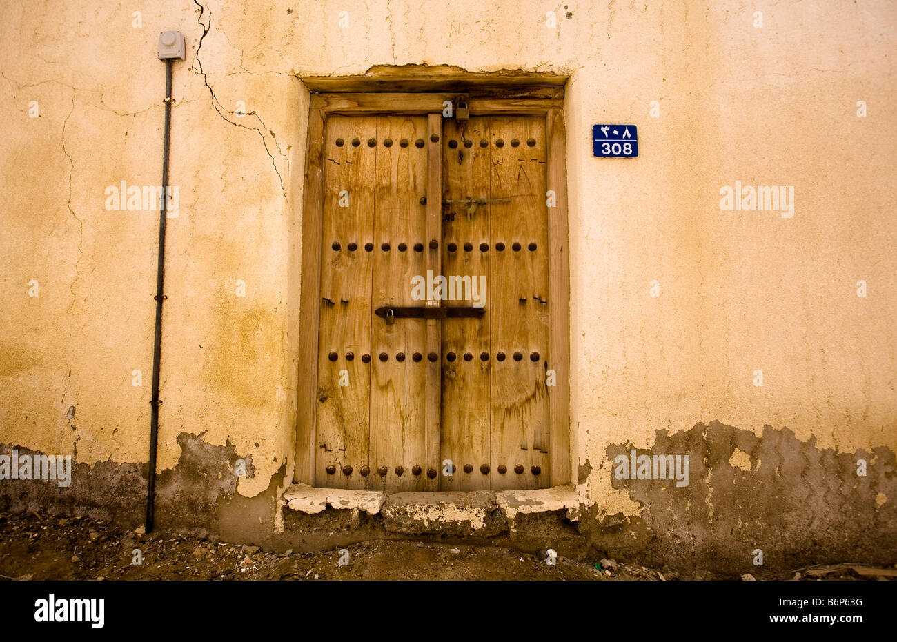 Oman, Muscat, Muttrah District. Doorway, traditional architecture Stock ...