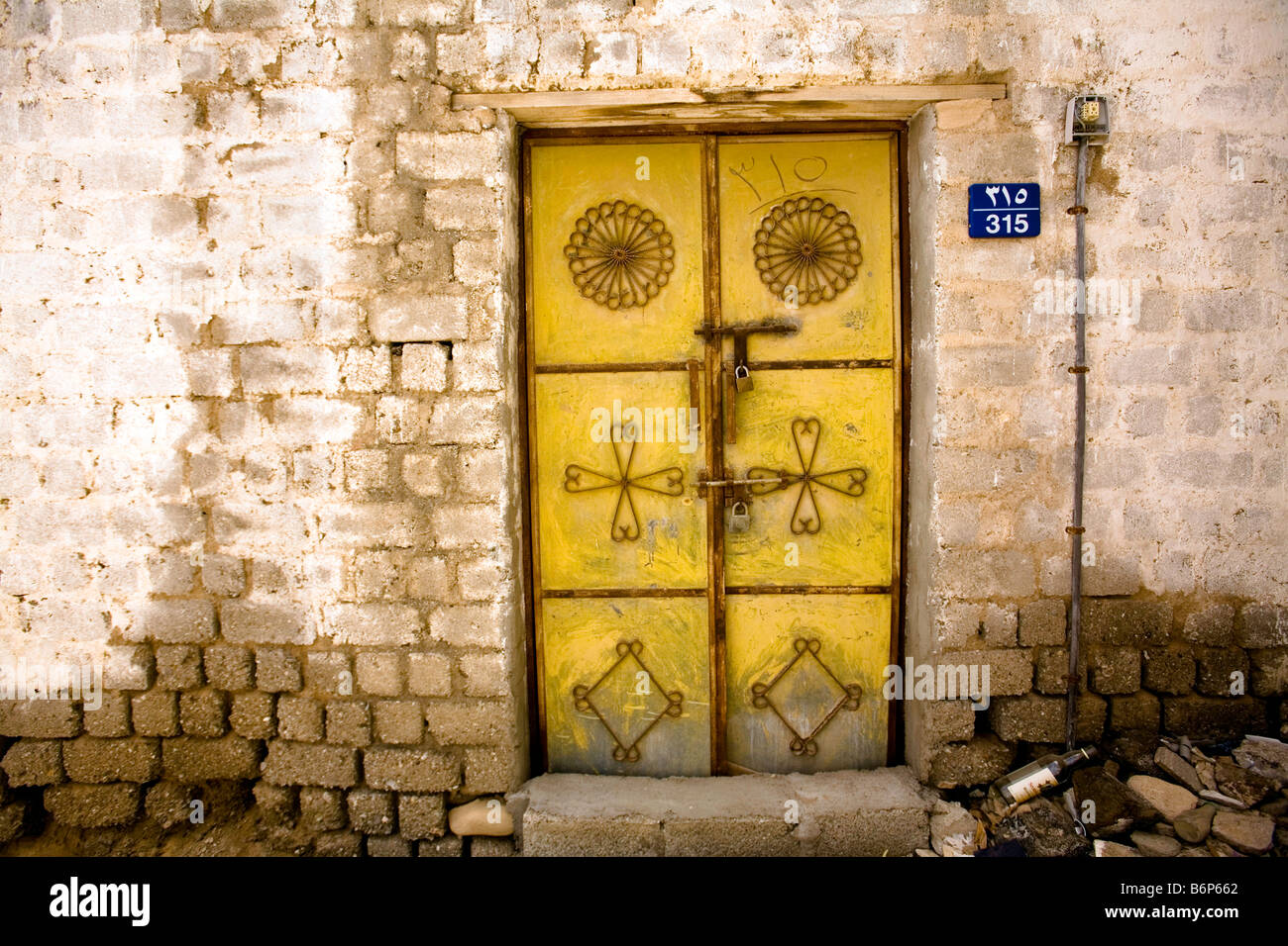 Oman, Muscat, Muttrah District. Doorway, traditional architecture Stock ...