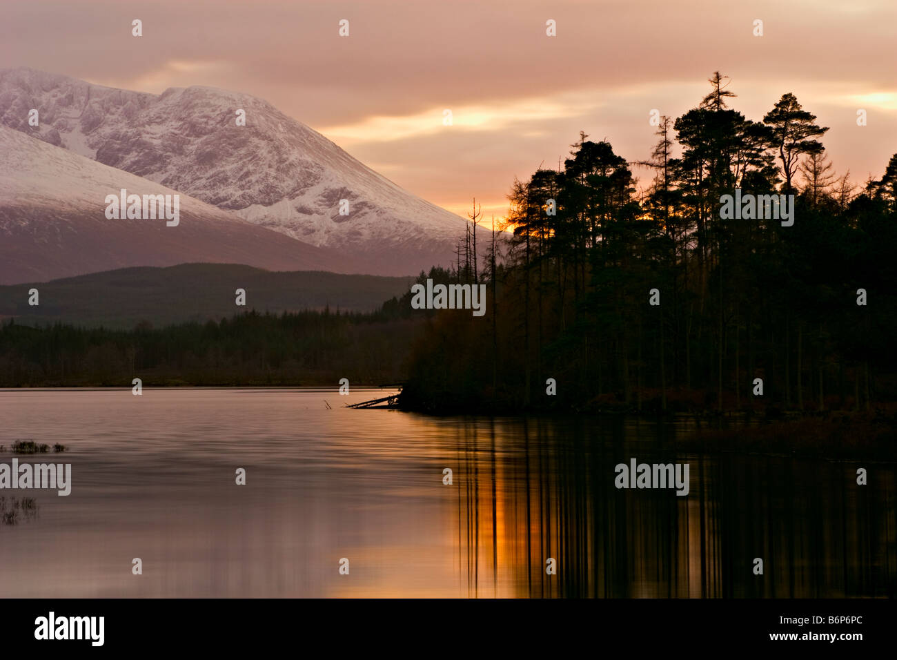 Lochy hi-res stock photography and images - Alamy