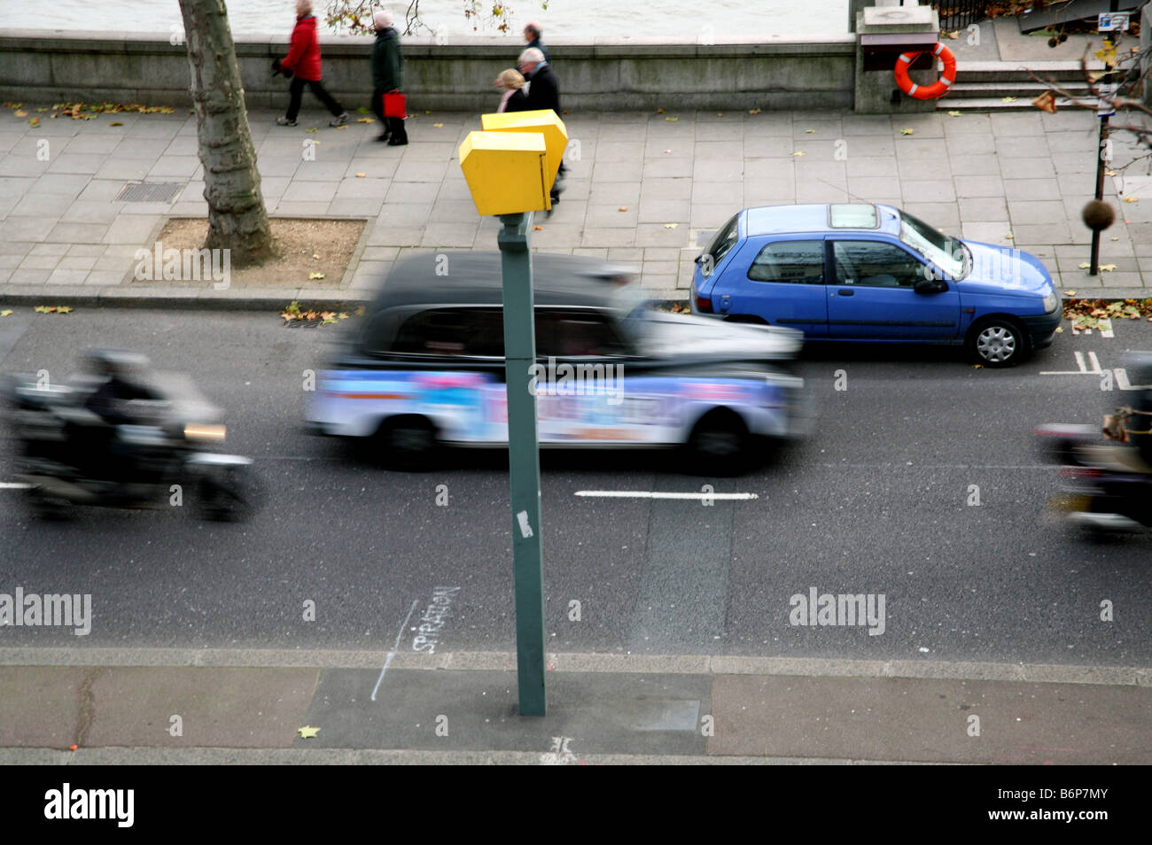 Traffic speeds past speed camera in central London Stock Photo - Alamy
