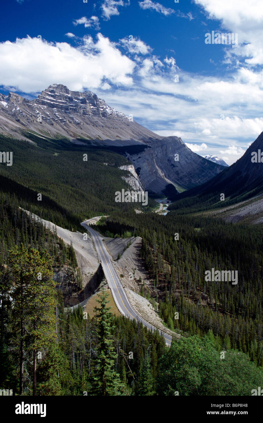 Route 93 north of Lake Louise, Banff National Park, Canadian Rockies ...