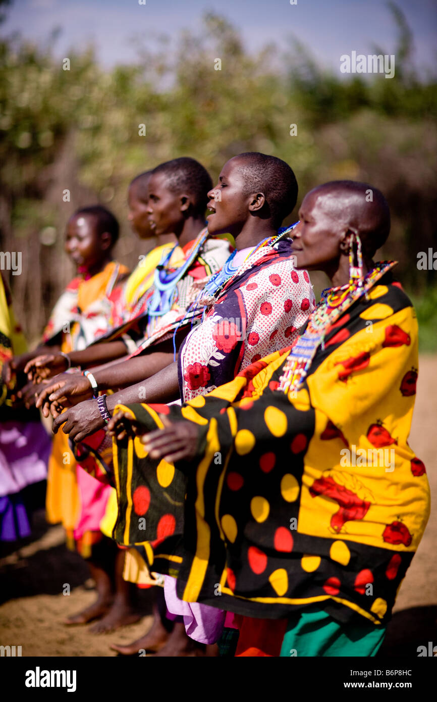 women singing in masai mara village Stock Photo - Alamy