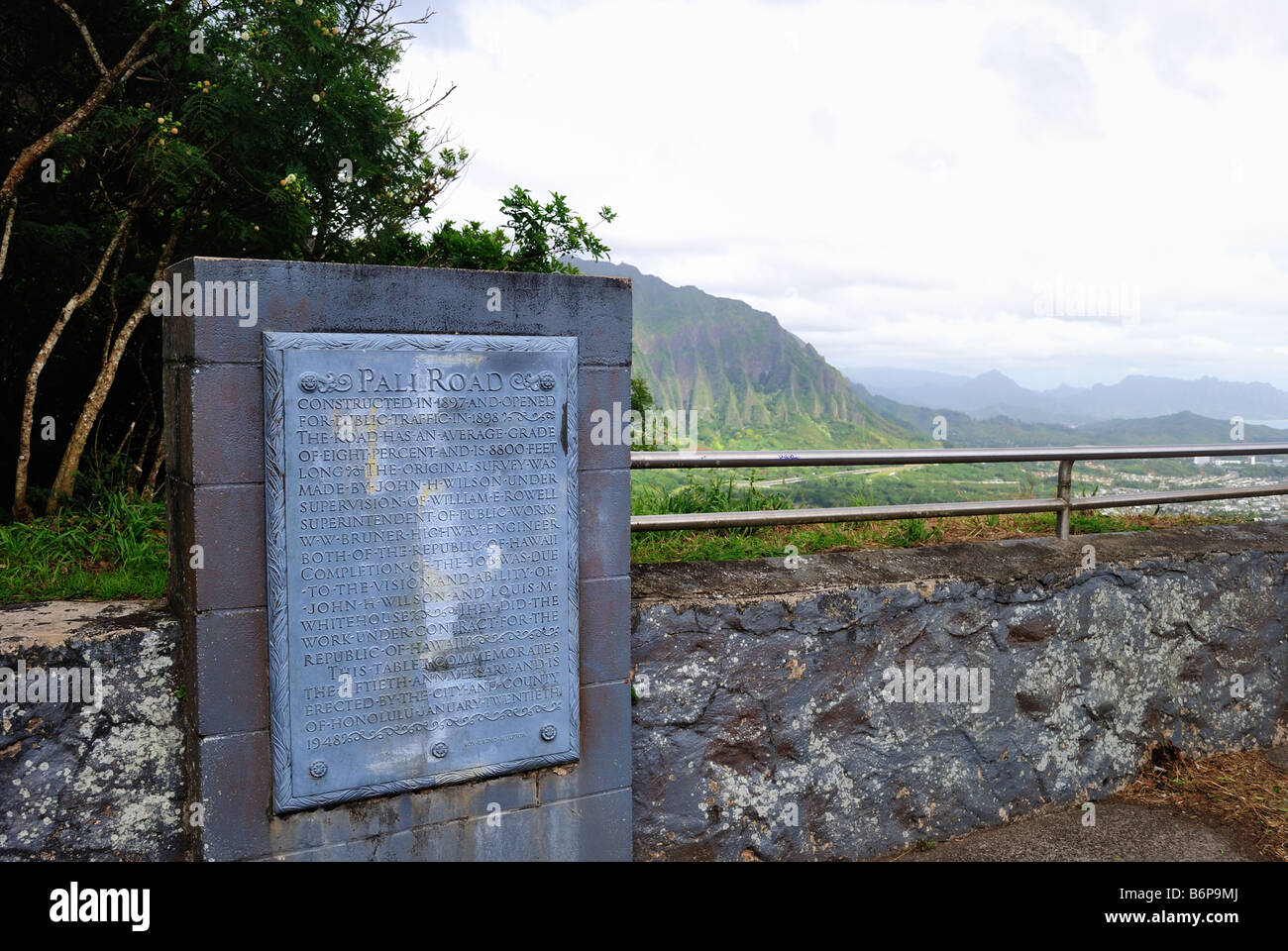 Pali highway hi-res stock photography and images - Alamy