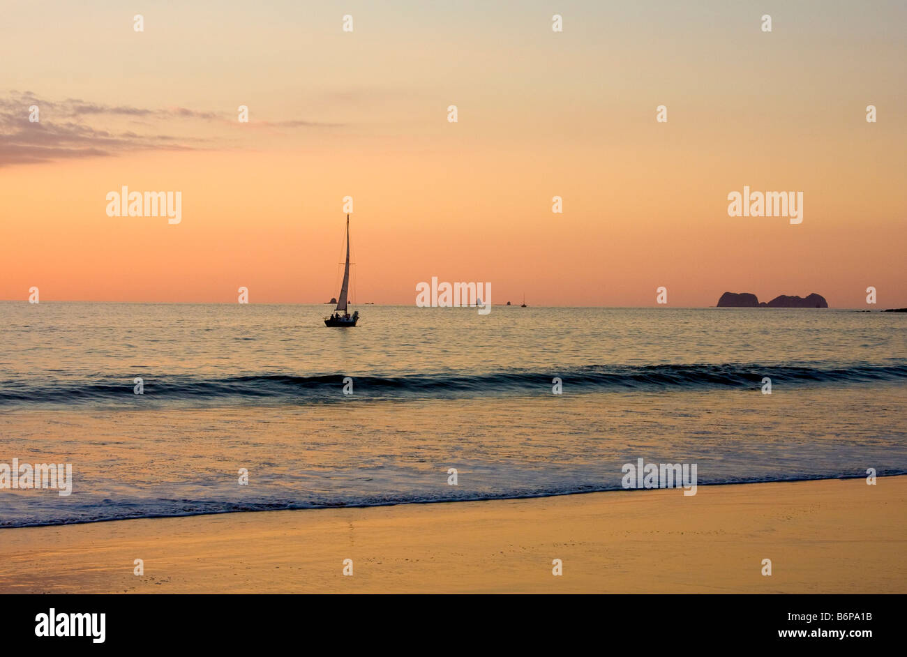 Off sunset beach hi-res stock photography and images - Alamy