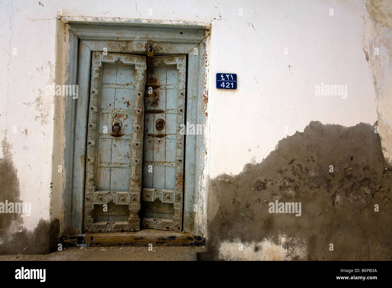 Oman, Muscat, Muttrah District. Doorway, traditional architecture Stock ...