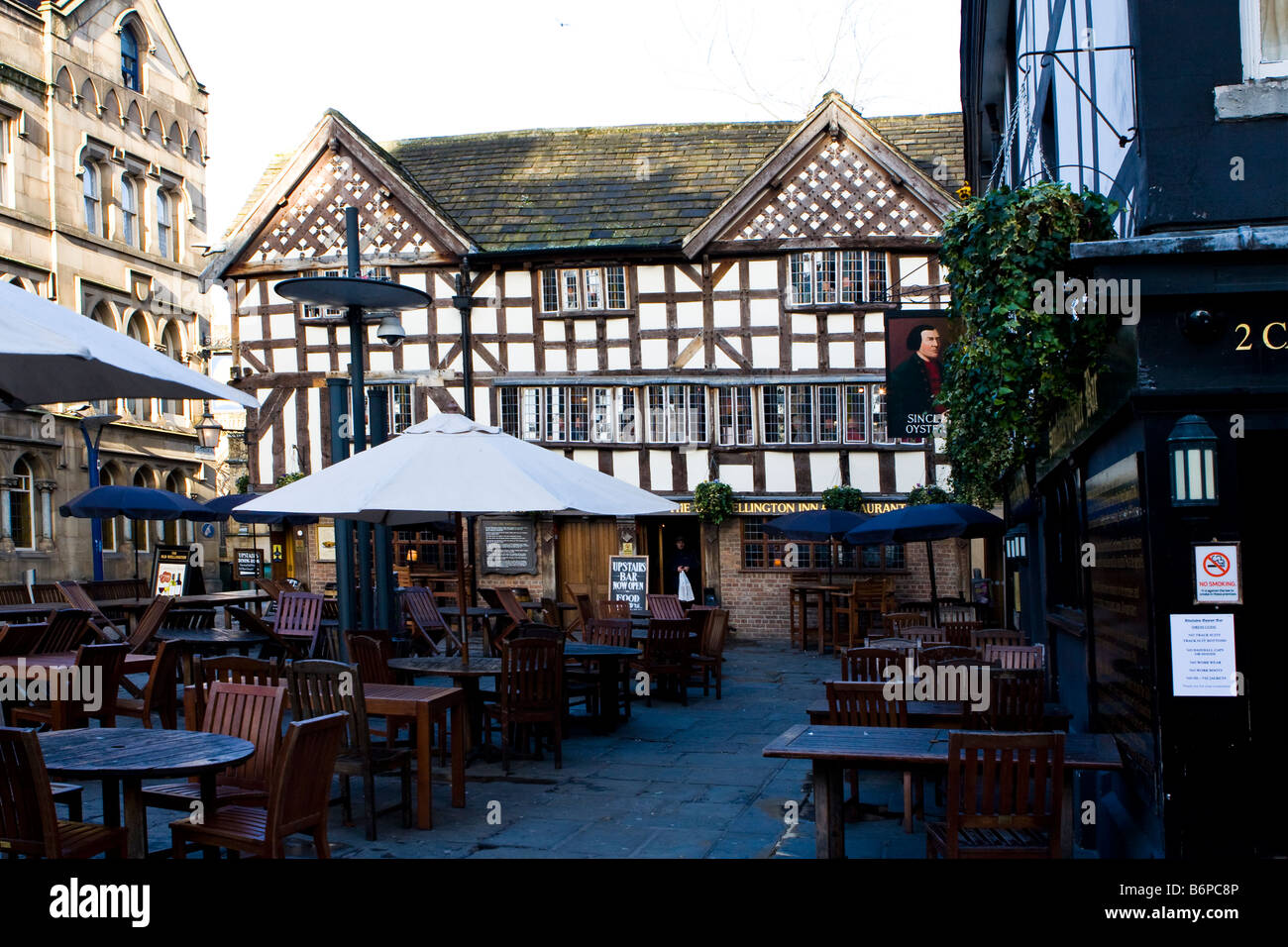 Old wellington inn sinclairs oyster hi-res stock photography and images ...