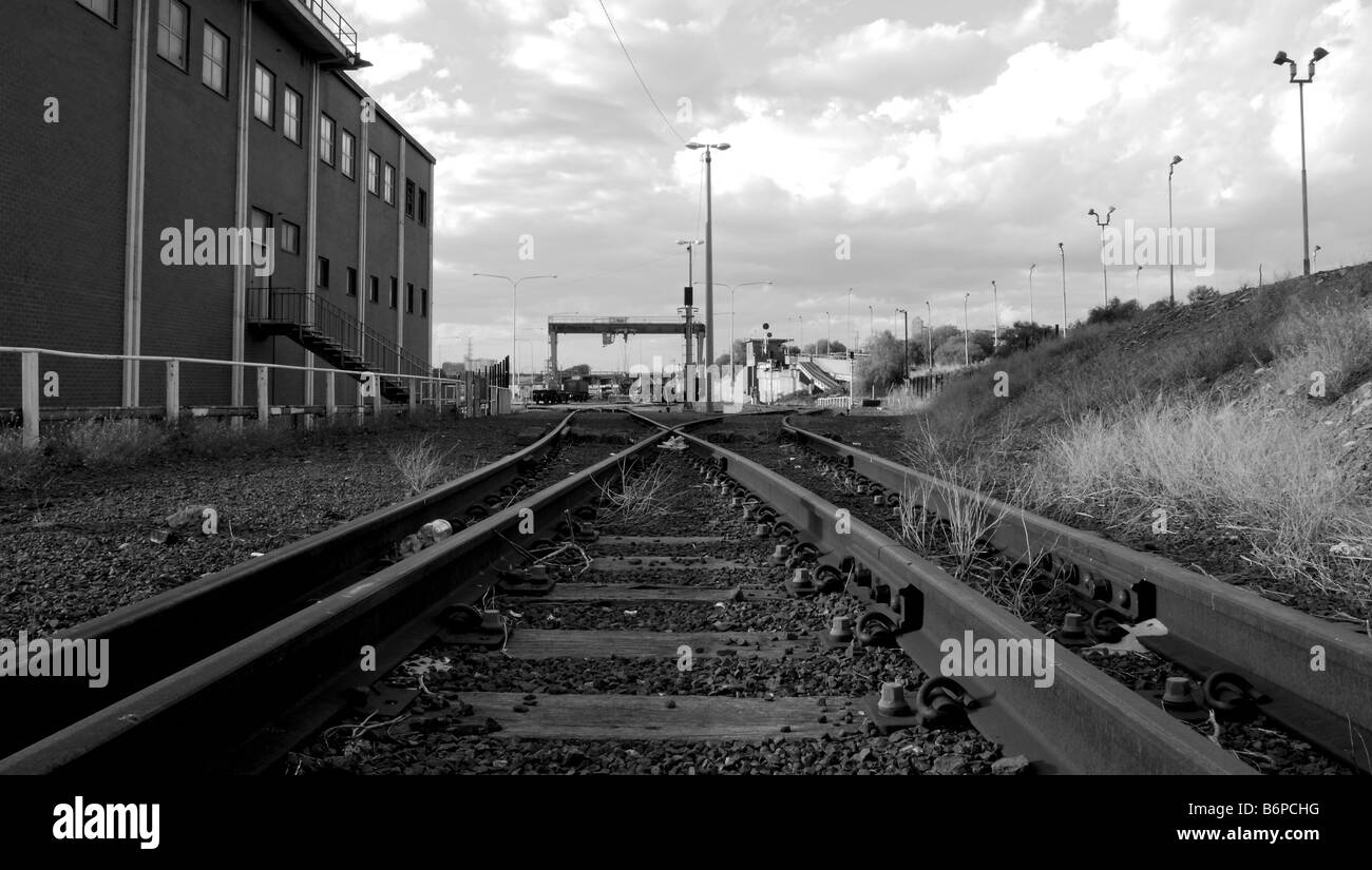 Railroad tracks to nowhere hi-res stock photography and images - Alamy