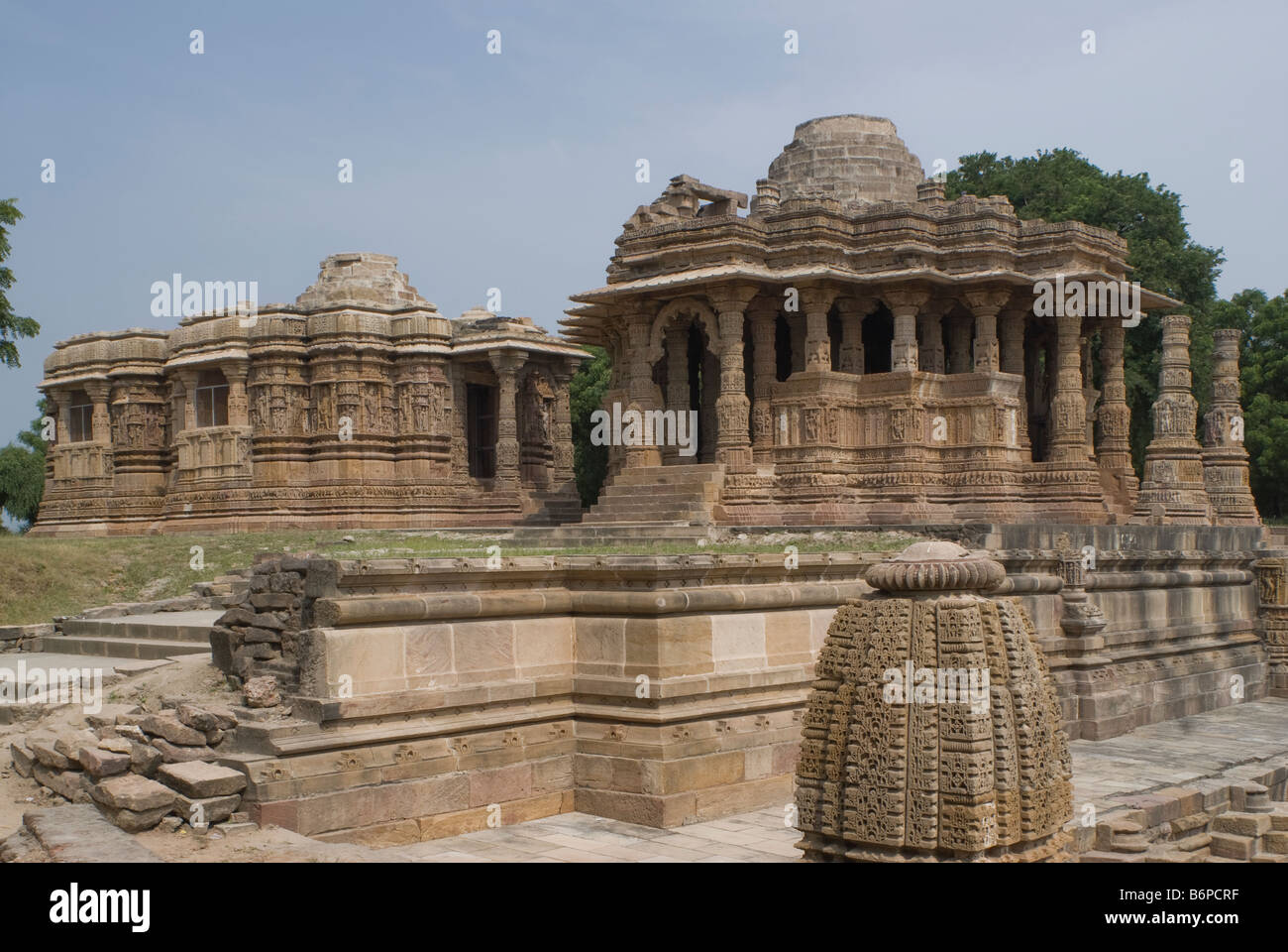SUN TEMPLE IN MODHERA, GUJARATH Stock Photo - Alamy
