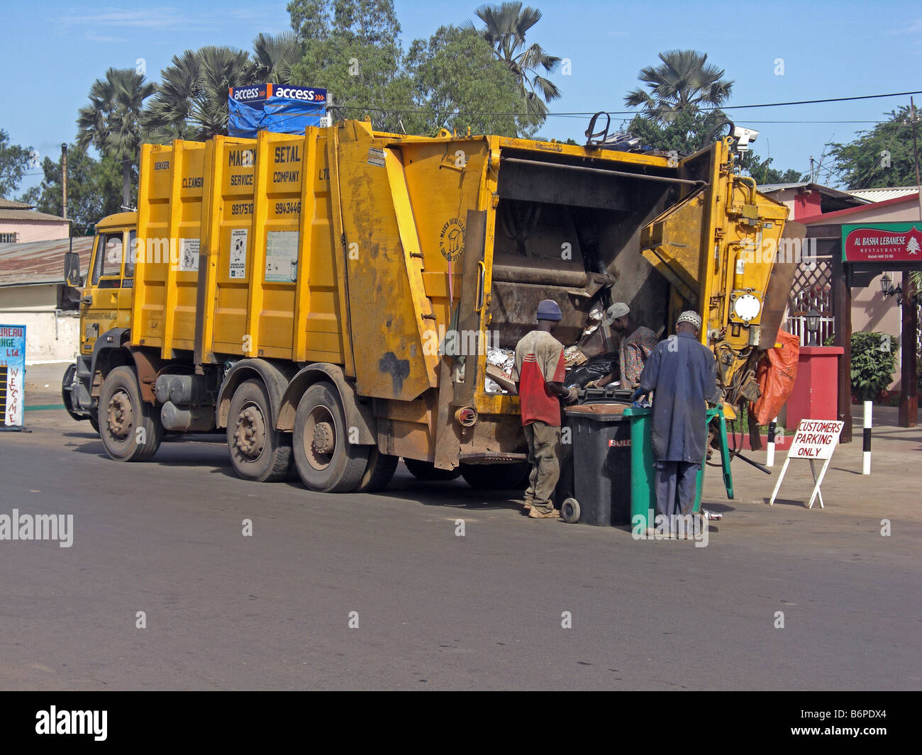 Garbage collection africa hi-res stock photography and images - Alamy