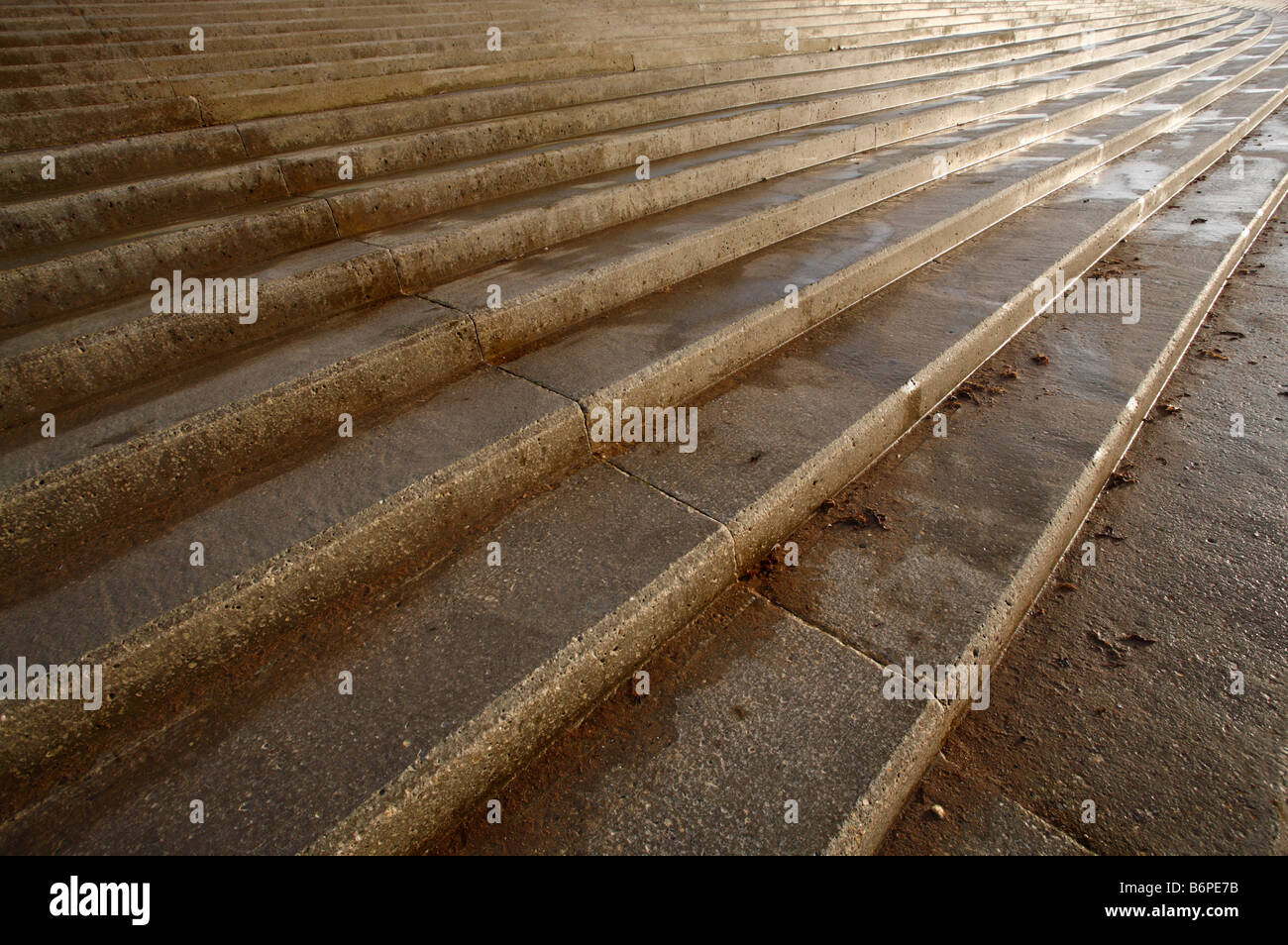 Sea wall and steps hi-res stock photography and images - Alamy