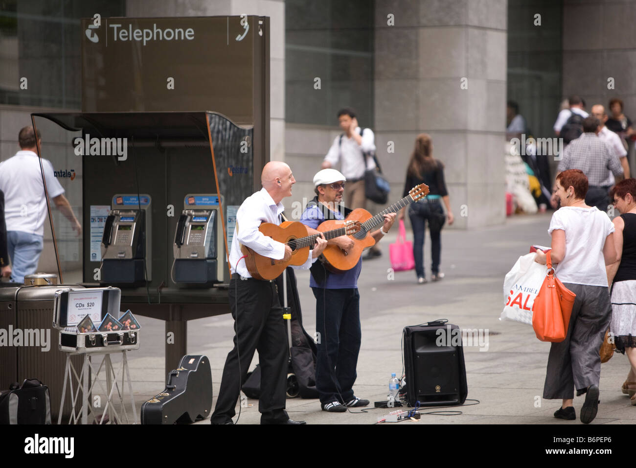 Two buskers hi-res stock photography and images - Alamy