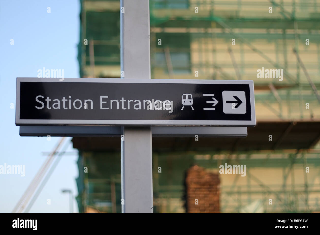 Street sign indicates direction railway hi-res stock photography and ...