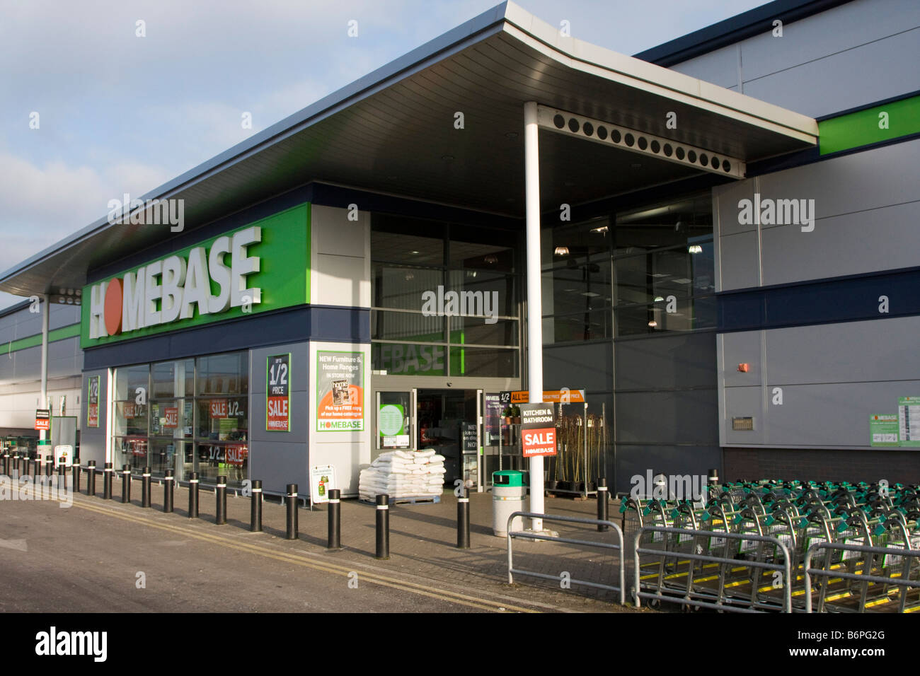 Typical store hi-res stock photography and images - Alamy