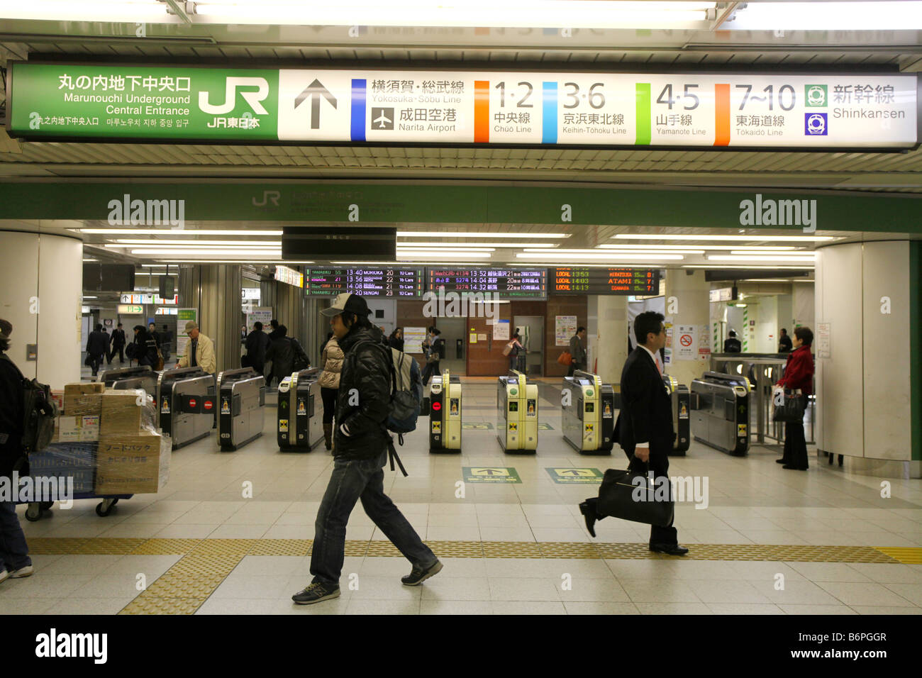Tokyo Station signs to the JR lines and Shinkansen bullet train Stock ...