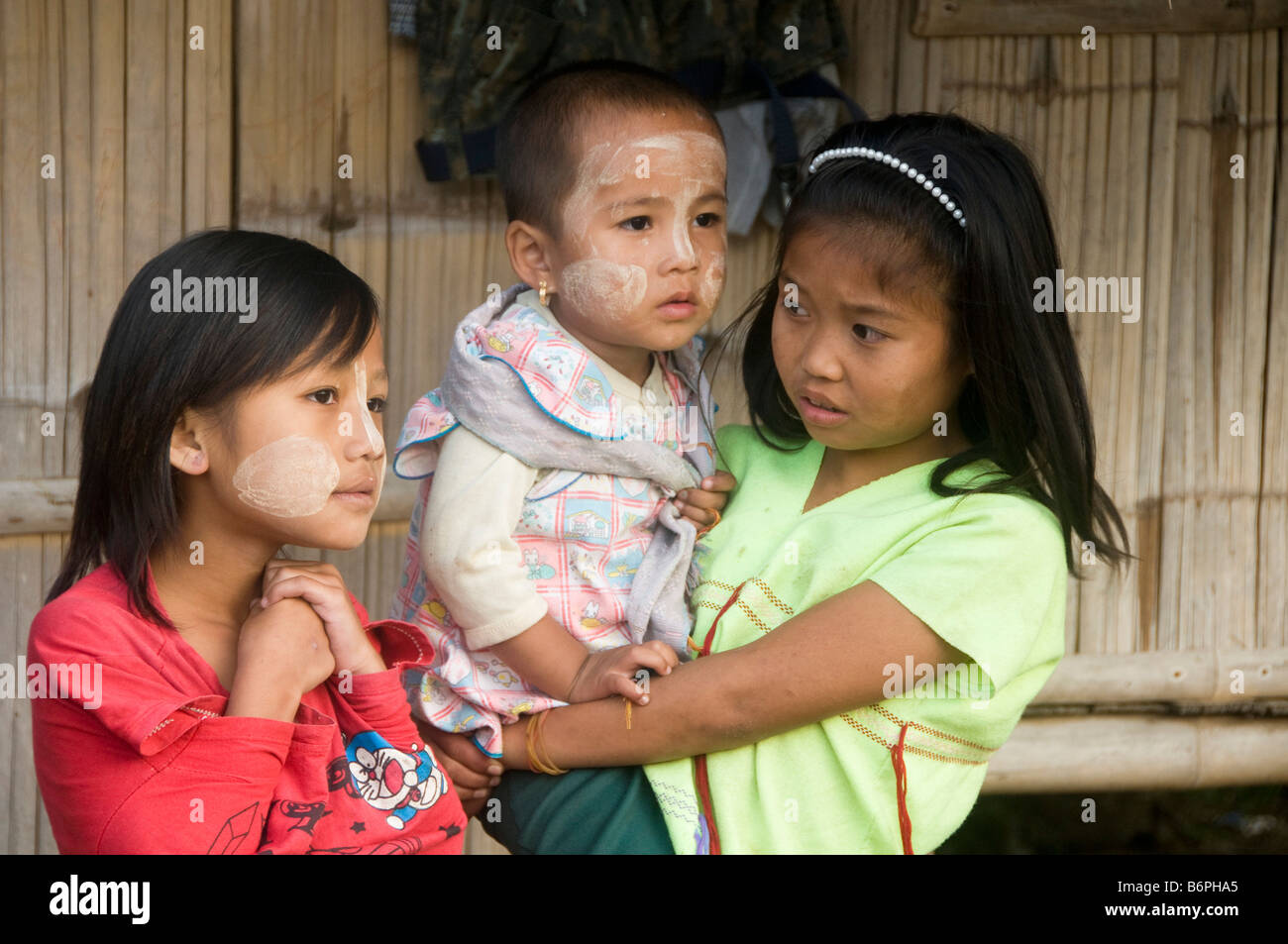 Burmese children hi-res stock photography and images - Alamy