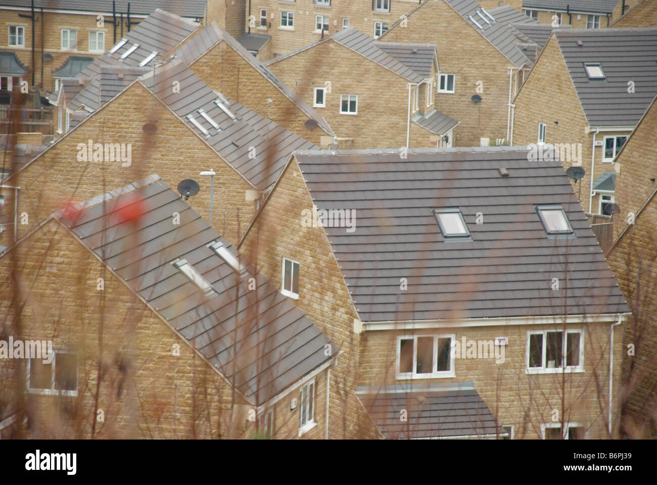 New build housing estate roofs hi-res stock photography and images - Alamy