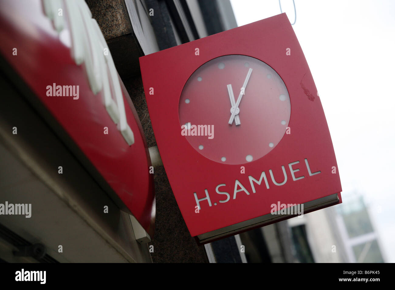 H samuel clock hi-res stock photography and images - Alamy
