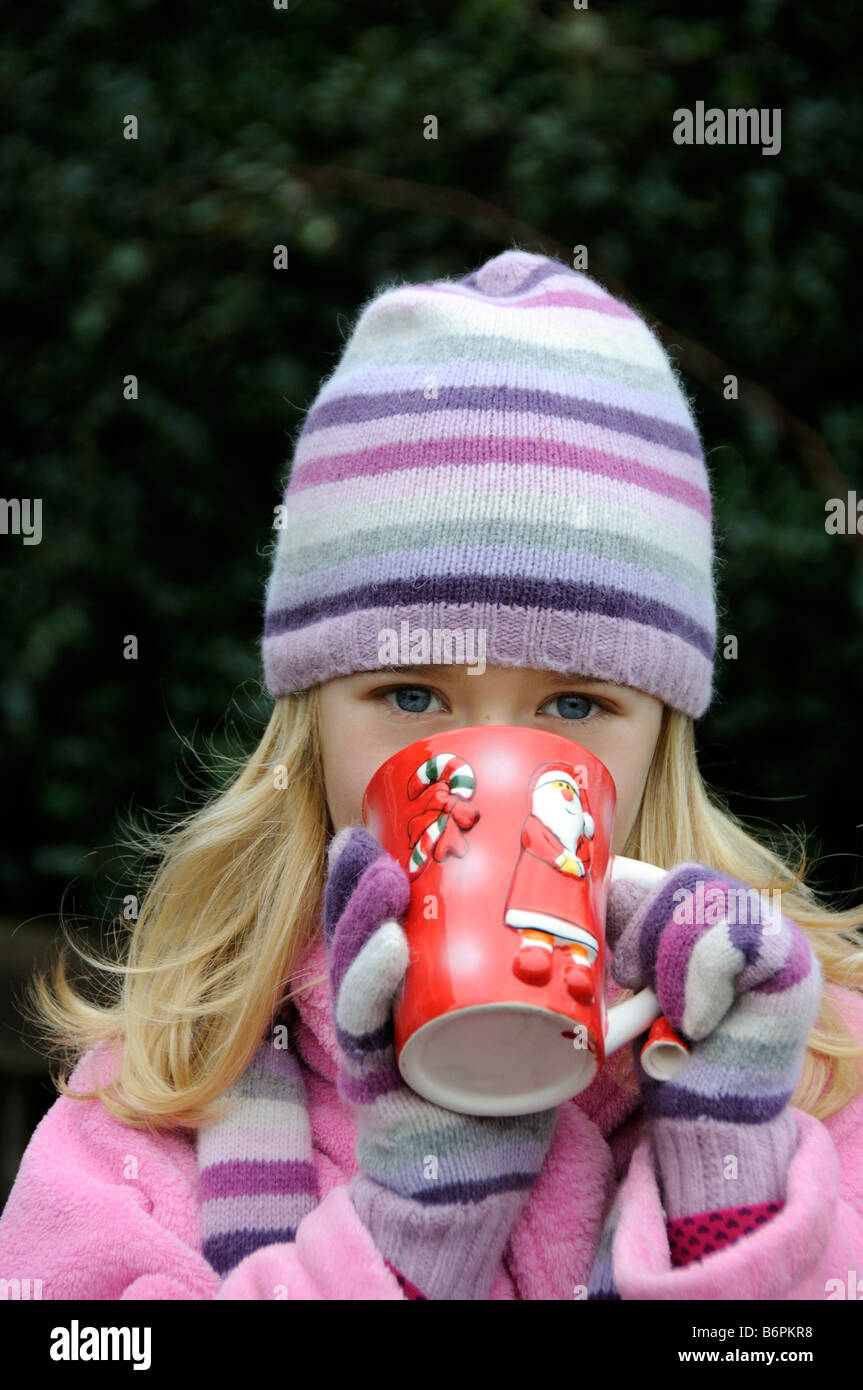 Wearing warm colourful clothes hi-res stock photography and images - Alamy