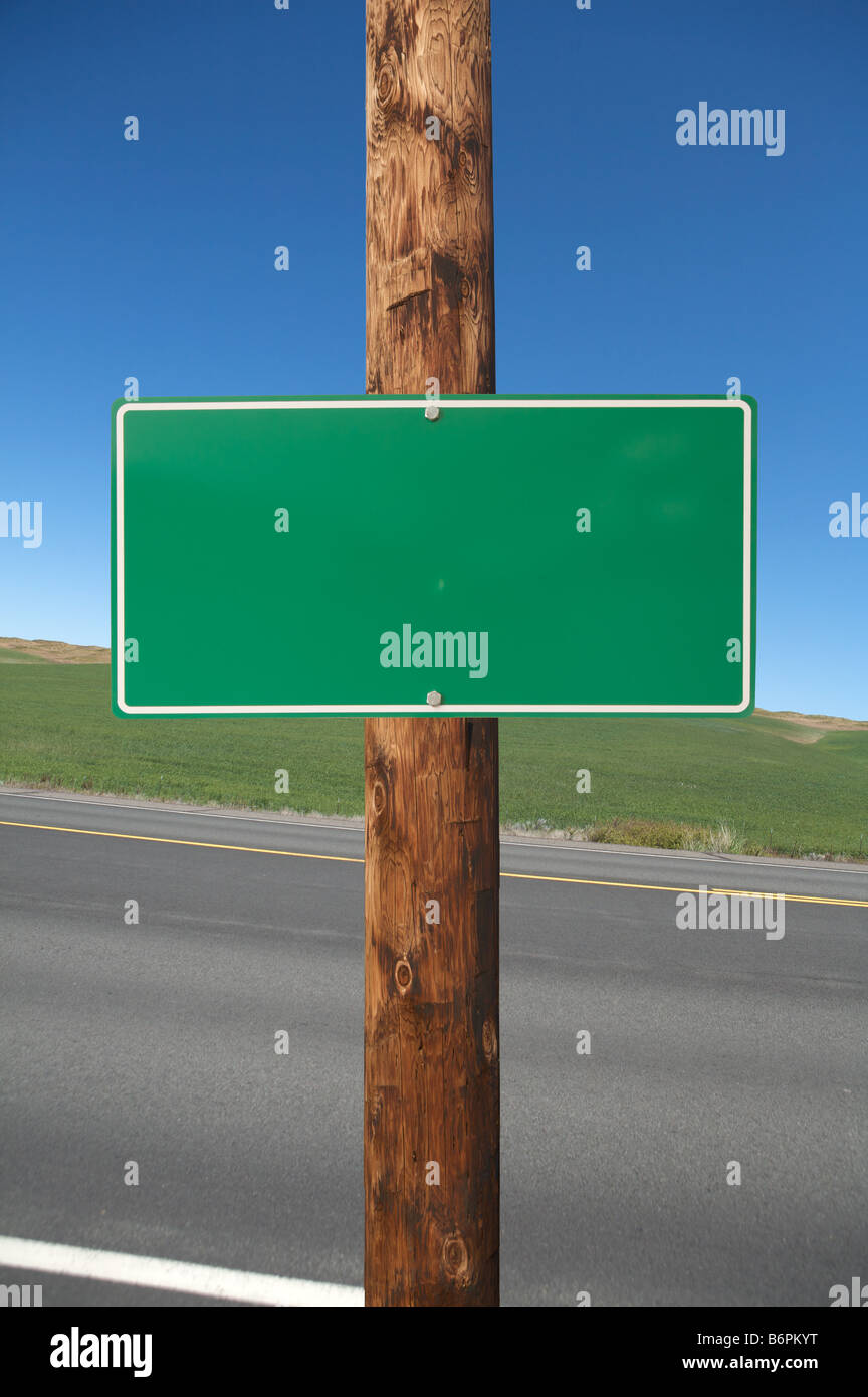 blank green traffic sign Stock Photo - Alamy