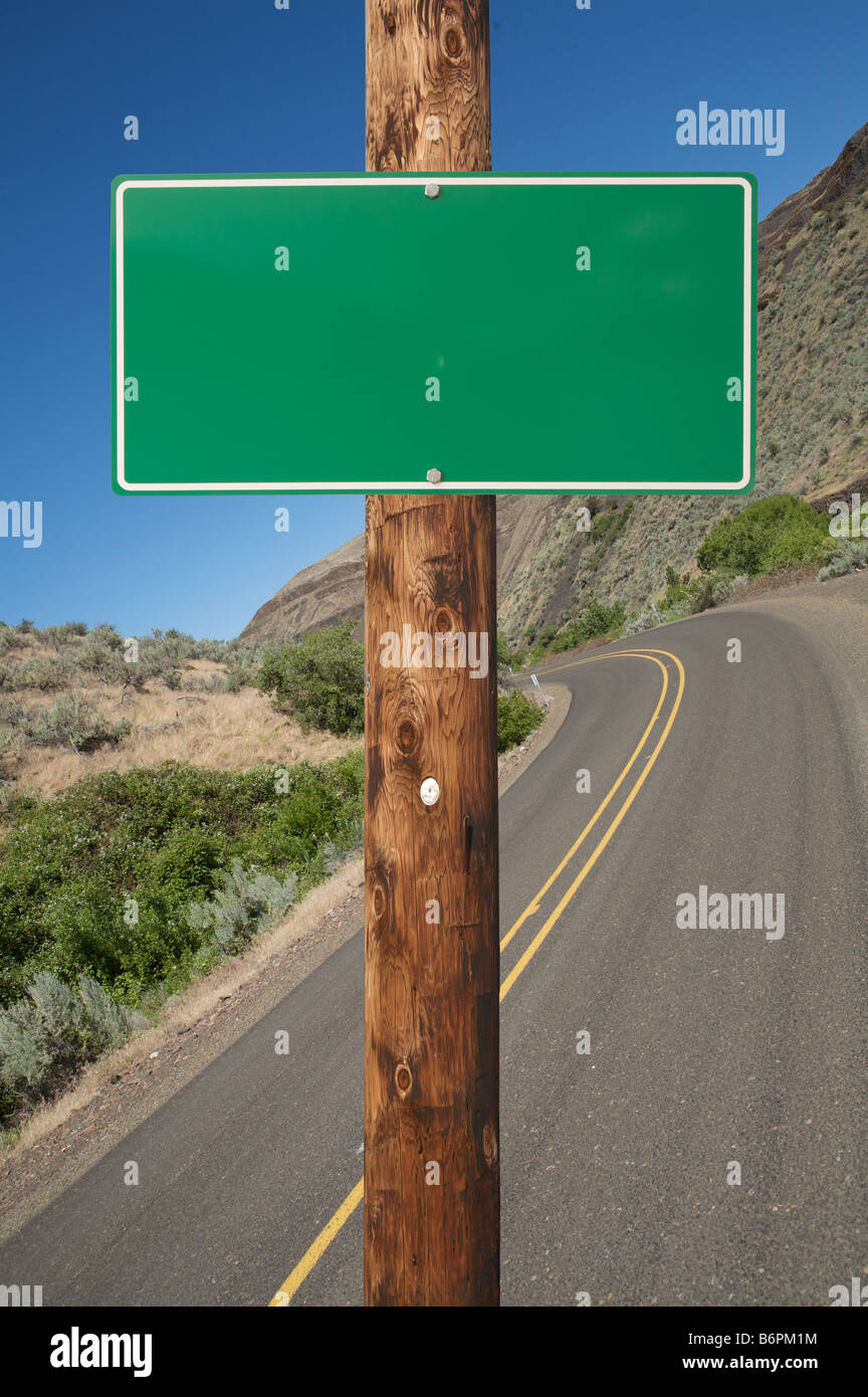 blank green traffic sign Stock Photo - Alamy