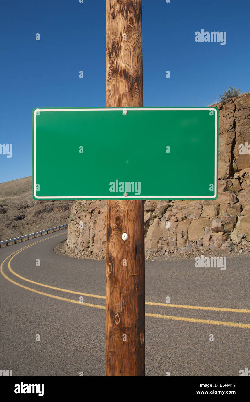 blank green traffic sign Stock Photo - Alamy