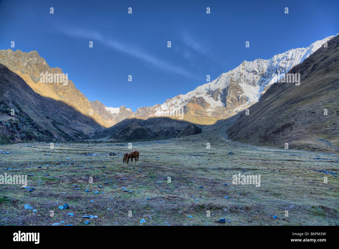 Multiple mountains hi-res stock photography and images - Alamy