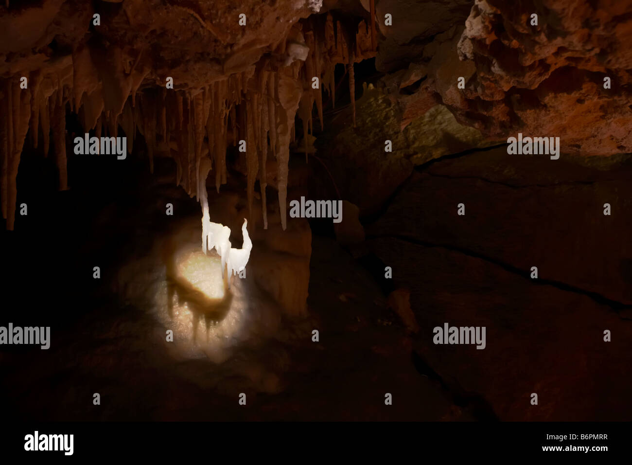Spotlight cave hi-res stock photography and images - Alamy