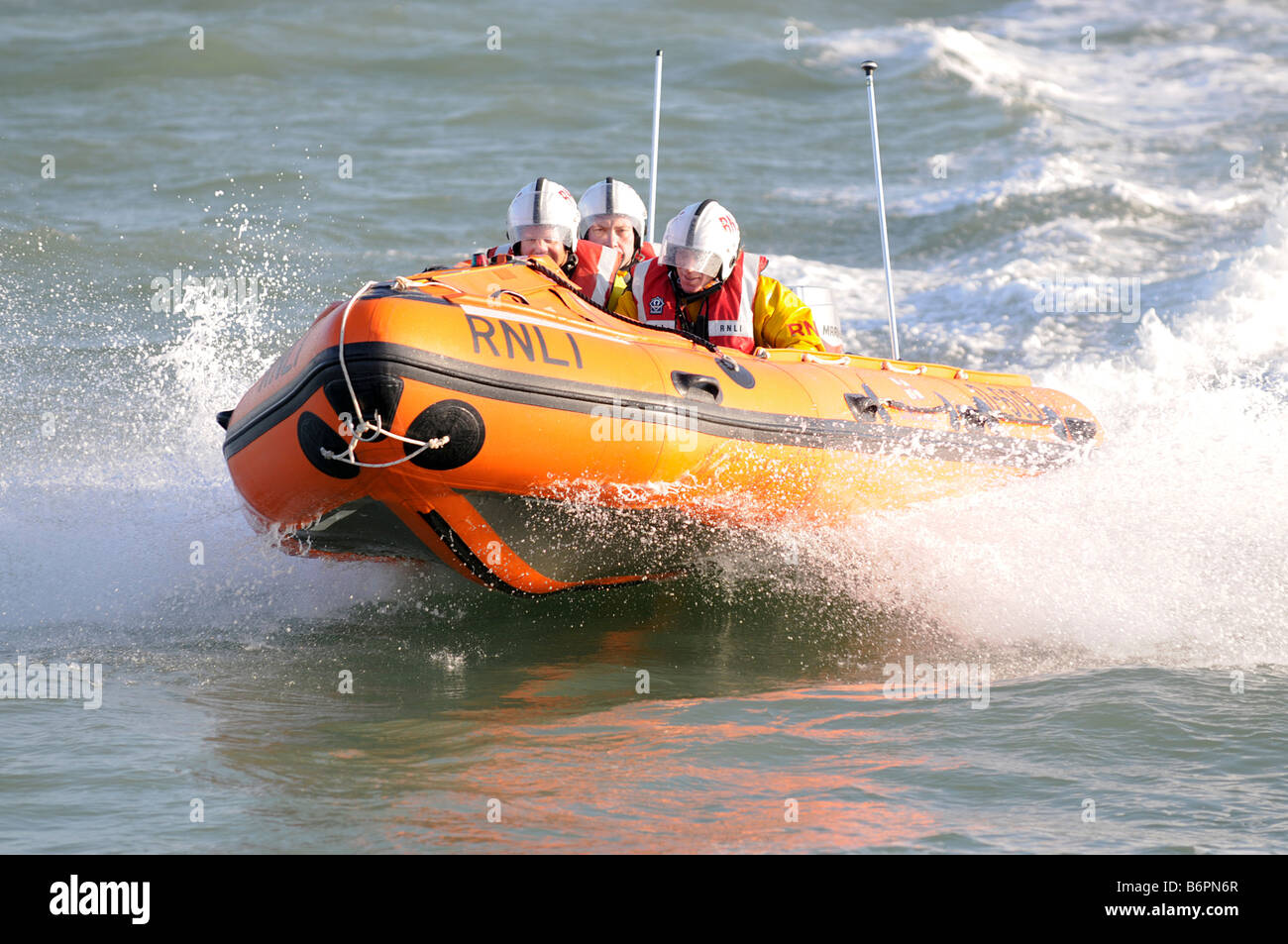 Calshot s Inshore Lifeboat on excercise in the Solent December 28th ...