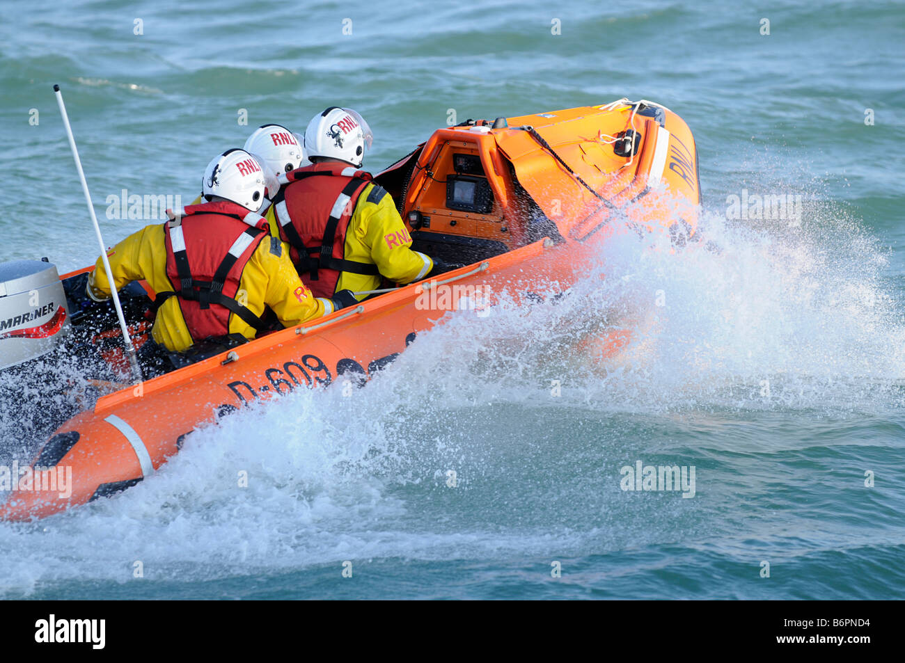 Calshot s Inshore Lifeboat on excercise in the Solent December 28th ...