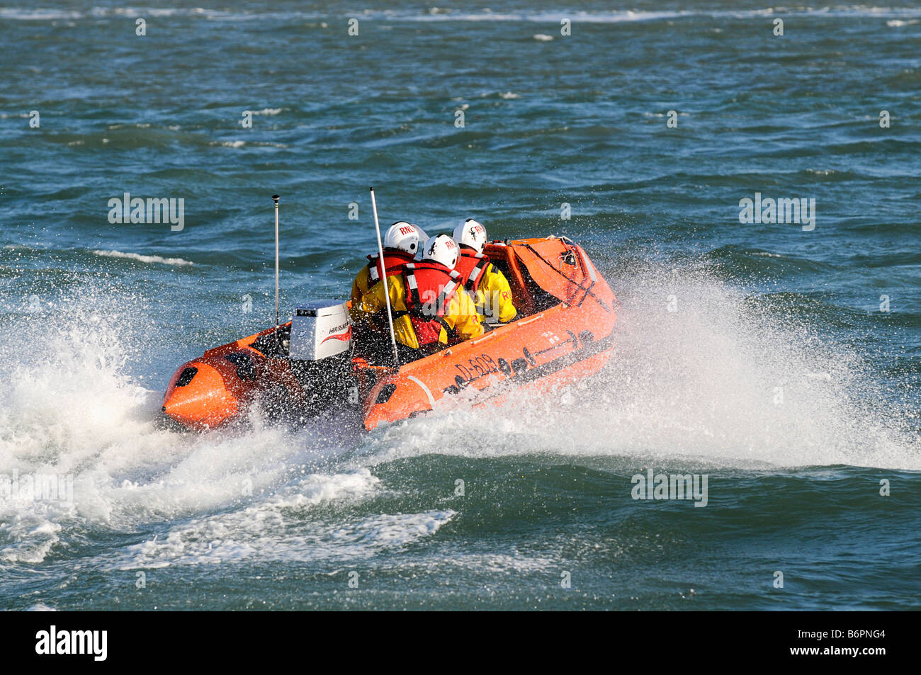 Calshot s Inshore Lifeboat on excercise in the Solent December 28th ...