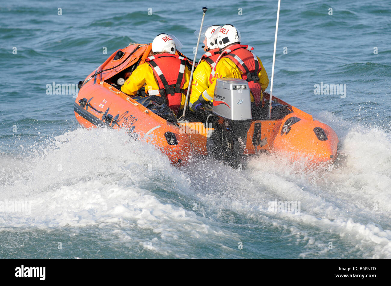 Calshot s Inshore Lifeboat on excercise in the Solent December 28th ...