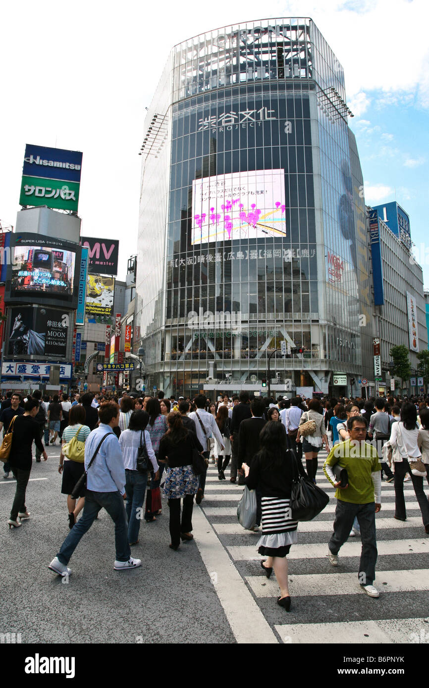 Shibuya crossing in Tokyo, Japan Stock Photo - Alamy