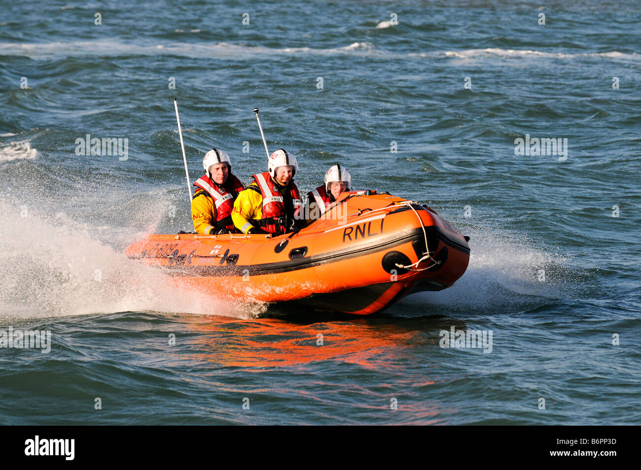 Calshot s Inshore Lifeboat on excercise in the Solent December 28th ...