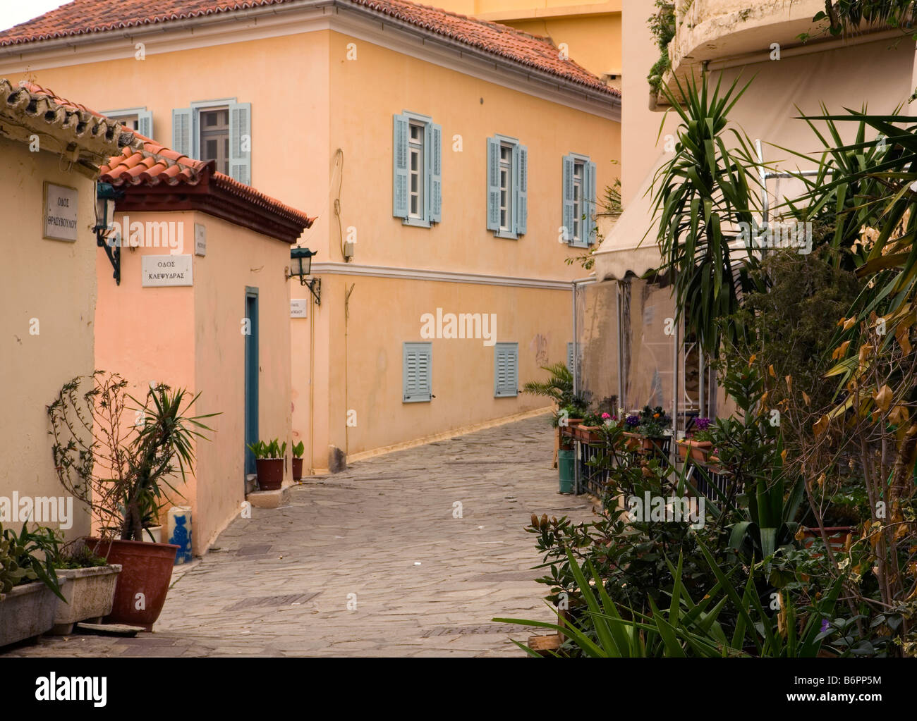 Greece athens alley hi-res stock photography and images - Alamy